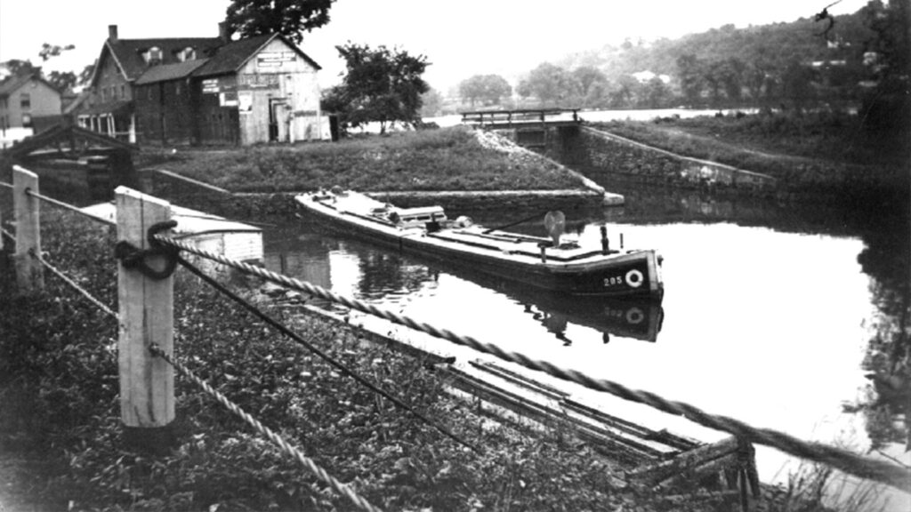 Preparing the Queen - Tales of the Towpath